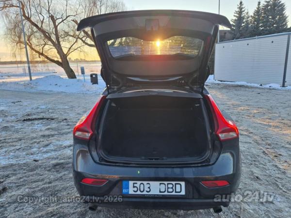 Melns Volvo V40 2012 Tallina, ar dzinēja tilpumu 2.00 L un nobraukumu 327 tūkst. km par 6000 €, foto 3 vietnē AUTOMOTO.COM.LV