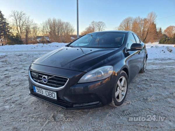Melns Volvo V40 2012 Tallina, ar dzinēja tilpumu 2.00 L un nobraukumu 327 tūkst. km par 6000 €, foto 4 vietnē AUTOMOTO.COM.LV
