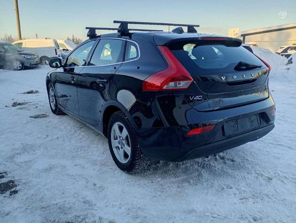 Black Volvo V40 2012 in Utena, with an engine capacity of 1.56 L and mileage of 181 thousand km for 4599 €, photo 6 on AUTOMOTO.COM.LV
