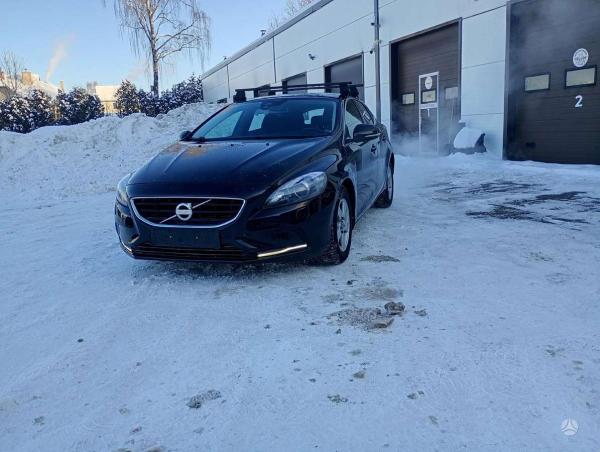 Black Volvo V40 2012 in Utena, with an engine capacity of 1.56 L and mileage of 181 thousand km for 4599 €, photo 7 on AUTOMOTO.COM.LV