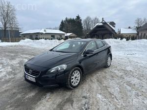 Черный Вольво В40 2012 в Цесис, объемом двигателя 2.00 л и пробегом 292 тыс. км за 6900 €, фото  на AUTOMOTO.COM.LV