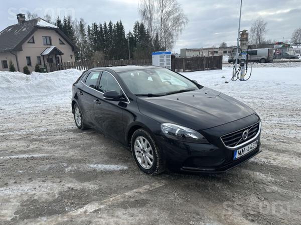 Melns Volvo V40 2012 Cēsis, ar dzinēja tilpumu 2.00 L un nobraukumu 292 tūkst. km par 6900 €, foto 2 vietnē AUTOMOTO.COM.LV