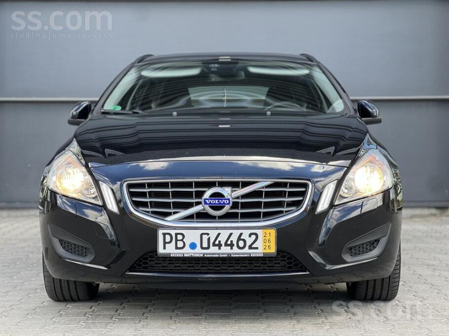 Melns Volvo V40 2012 Jēkabpils, ar dzinēja tilpumu 2.00 L un nobraukumu 201 tūkst. km par 6900 €, foto 5 vietnē AUTOMOTO.COM.LV
