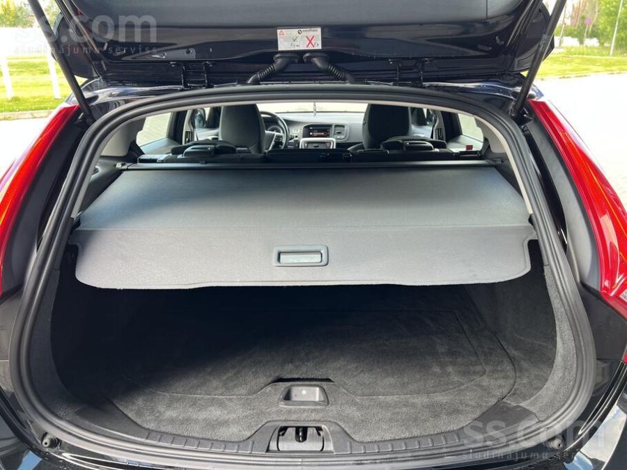 Melns Volvo V40 2012 Jēkabpils, ar dzinēja tilpumu 2.00 L un nobraukumu 201 tūkst. km par 6900 €, foto 18 vietnē AUTOMOTO.COM.LV