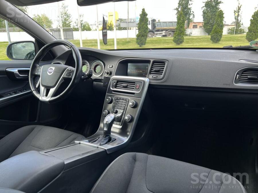 Melns Volvo V40 2012 Jēkabpils, ar dzinēja tilpumu 2.00 L un nobraukumu 201 tūkst. km par 6900 €, foto 20 vietnē AUTOMOTO.COM.LV
