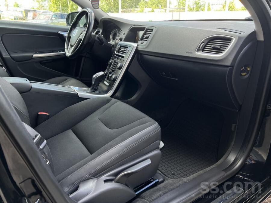 Melns Volvo V40 2012 Jēkabpils, ar dzinēja tilpumu 2.00 L un nobraukumu 201 tūkst. km par 6900 €, foto 21 vietnē AUTOMOTO.COM.LV
