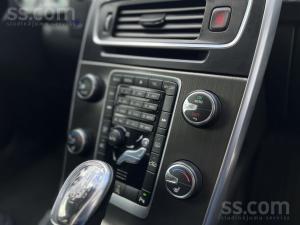 Melns Volvo V40 2012 Jēkabpils, ar dzinēja tilpumu 2.00 L un nobraukumu 201 tūkst. km par 6900 €, foto 22 vietnē AUTOMOTO.COM.LV
