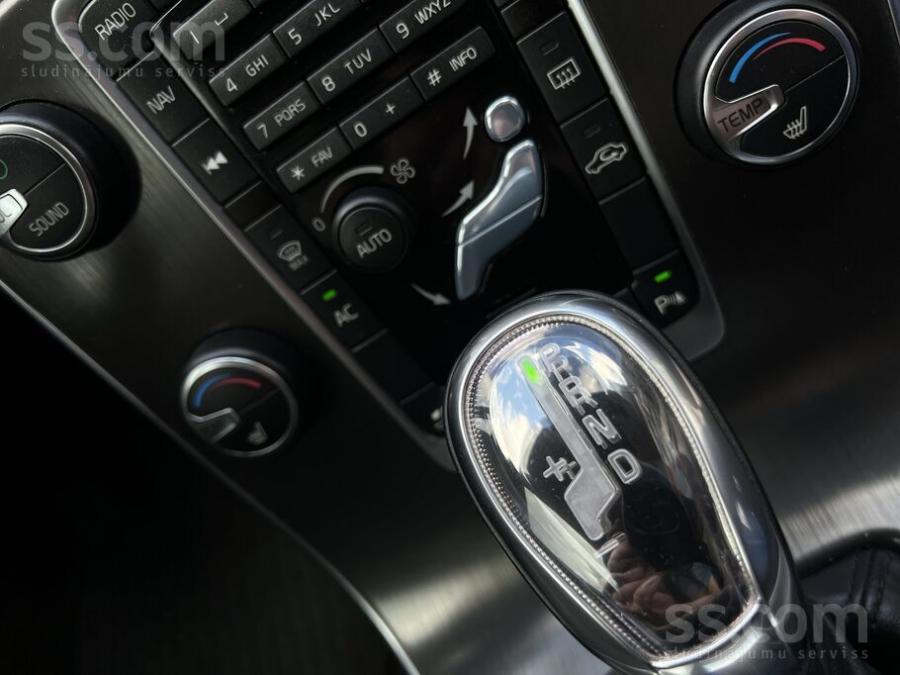 Melns Volvo V40 2012 Jēkabpils, ar dzinēja tilpumu 2.00 L un nobraukumu 201 tūkst. km par 6900 €, foto 23 vietnē AUTOMOTO.COM.LV