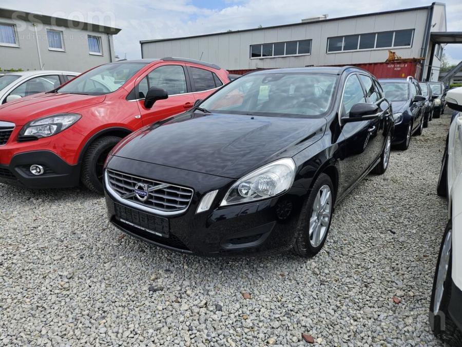 Melns Volvo V40 2012 Jēkabpils, ar dzinēja tilpumu 2.00 L un nobraukumu 201 tūkst. km par 6900 €, foto 29 vietnē AUTOMOTO.COM.LV