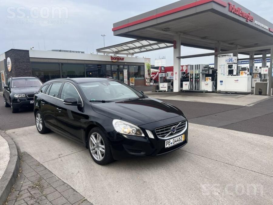 Melns Volvo V40 2012 Jēkabpils, ar dzinēja tilpumu 2.00 L un nobraukumu 201 tūkst. km par 6900 €, foto 31 vietnē AUTOMOTO.COM.LV