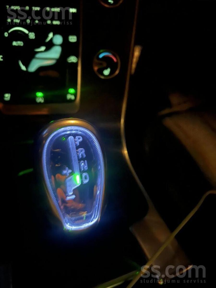 Melns Volvo V40 2012 Jēkabpils, ar dzinēja tilpumu 2.00 L un nobraukumu 201 tūkst. km par 6900 €, foto 33 vietnē AUTOMOTO.COM.LV