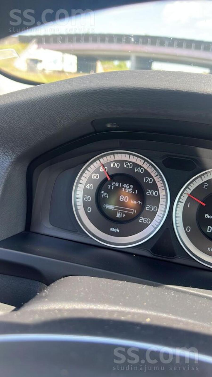 Melns Volvo V40 2012 Jēkabpils, ar dzinēja tilpumu 2.00 L un nobraukumu 201 tūkst. km par 6900 €, foto 34 vietnē AUTOMOTO.COM.LV