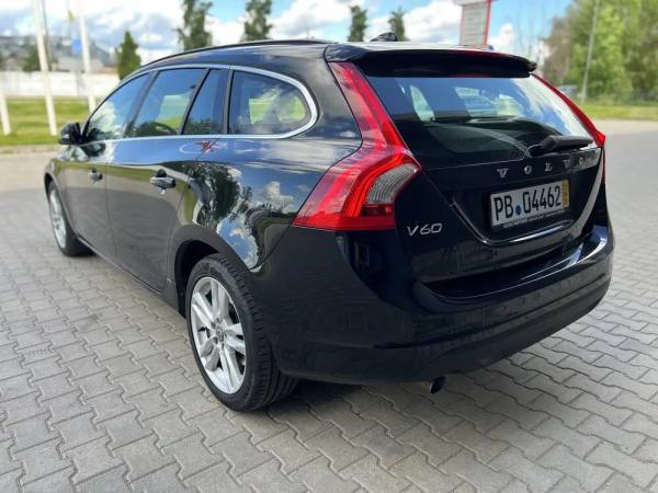 Melns Volvo V40 2012 Jēkabpils, ar dzinēja tilpumu 2.00 L un nobraukumu 201 tūkst. km par 6900 €, foto 7 vietnē AUTOMOTO.COM.LV
