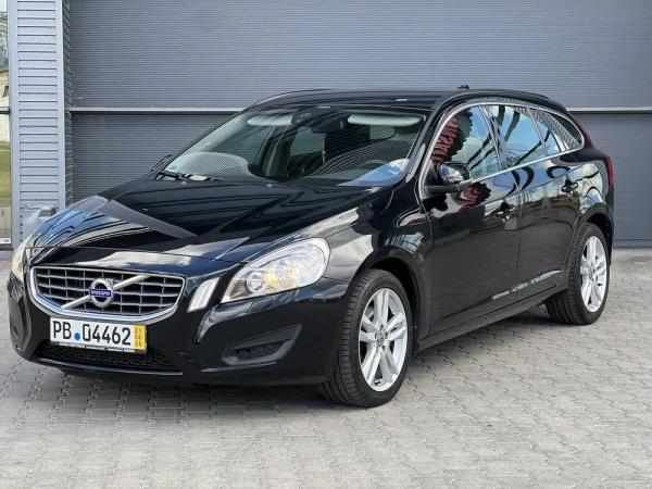 Melns Volvo V40 2012 Jēkabpils, ar dzinēja tilpumu 2.00 L un nobraukumu 201 tūkst. km par 6900 €, foto 9 vietnē AUTOMOTO.COM.LV