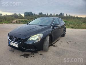 Melns Volvo V40 2012 Gulbene, ar dzinēja tilpumu 2.00 L un nobraukumu 350 tūkst. km par 7500 €, foto 3 vietnē AUTOMOTO.COM.LV