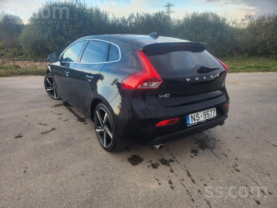 Melns Volvo V40 2012 Gulbene, ar dzinēja tilpumu 2.00 L un nobraukumu 350 tūkst. km par 7500 €, foto 4 vietnē AUTOMOTO.COM.LV