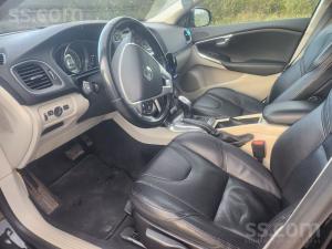 Melns Volvo V40 2012 Gulbene, ar dzinēja tilpumu 2.00 L un nobraukumu 350 tūkst. km par 7500 €, foto 9 vietnē AUTOMOTO.COM.LV
