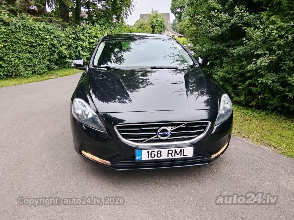 Black Volvo V40 2012 in Tallinn, with an engine capacity of 1.60 L and mileage of 189 thousand km for 6850 €, photo 1 on AUTOMOTO.COM.LV