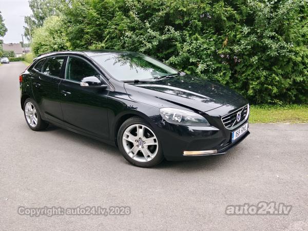 Black Volvo V40 2012 in Tallinn, with an engine capacity of 1.60 L and mileage of 189 thousand km for 6850 €, photo 3 on AUTOMOTO.COM.LV