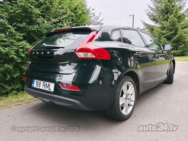 Black Volvo V40 2012 in Tallinn, with an engine capacity of 1.60 L and mileage of 189 thousand km for 6850 €, photo 6 on AUTOMOTO.COM.LV
