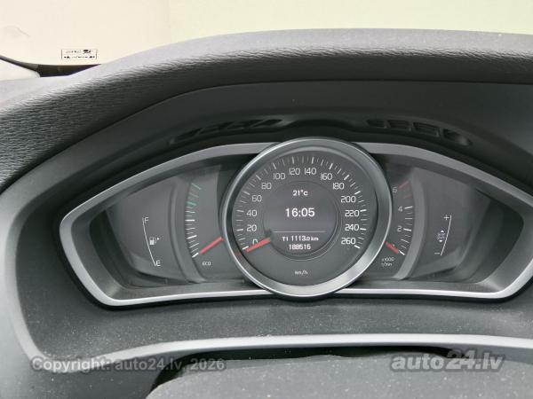 Black Volvo V40 2012 in Tallinn, with an engine capacity of 1.60 L and mileage of 189 thousand km for 6850 €, photo 8 on AUTOMOTO.COM.LV