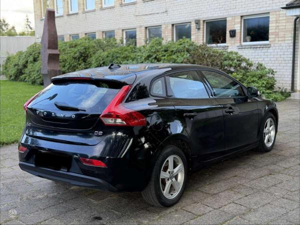 Black Volvo V40 2012 in Mazeikiai, with an engine capacity of 1.56 L and mileage of 291 thousand km for 4250 €, photo 4 on AUTOMOTO.COM.LV