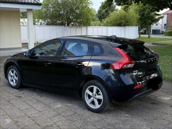 Black Volvo V40 2012 in Mazeikiai, with an engine capacity of 1.56 L and mileage of 291 thousand km for 4250 €, photo 6 on AUTOMOTO.COM.LV