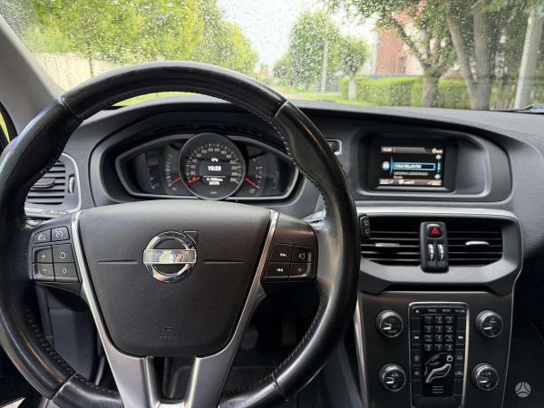Black Volvo V40 2012 in Mazeikiai, with an engine capacity of 1.56 L and mileage of 291 thousand km for 4250 €, photo 7 on AUTOMOTO.COM.LV