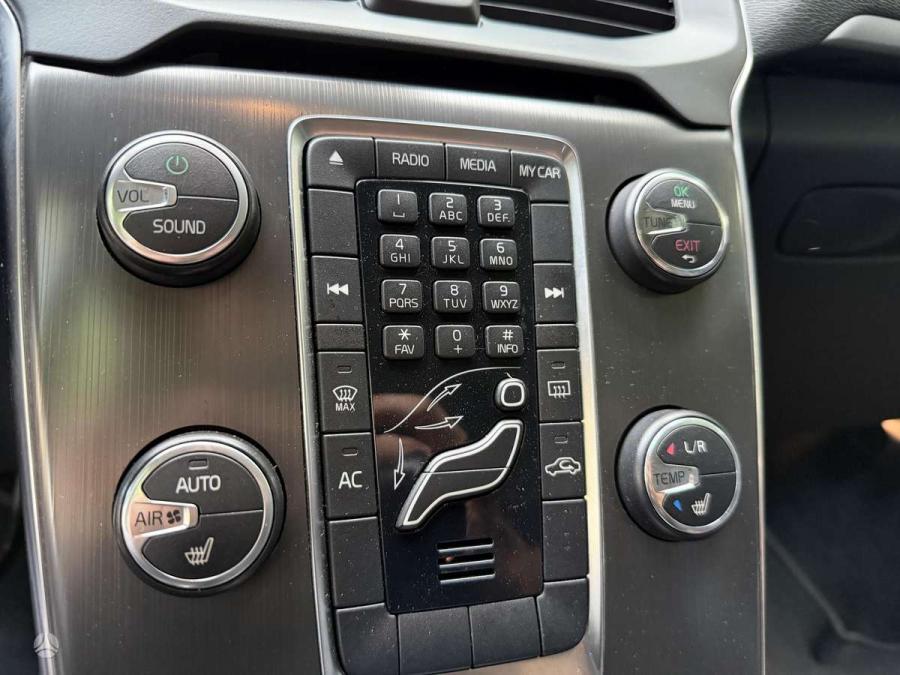 Black Volvo V40 2012 in Mazeikiai, with an engine capacity of 1.56 L and mileage of 291 thousand km for 4250 €, photo 9 on AUTOMOTO.COM.LV