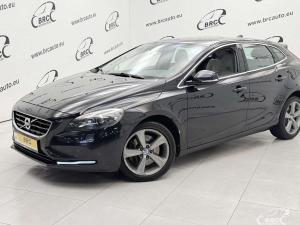 Melns Volvo V40 2012 Viļņa, ar dzinēja tilpumu 1.98 L un nobraukumu 187 tūkst. km par 9900 €, foto  vietnē AUTOMOTO.COM.LV