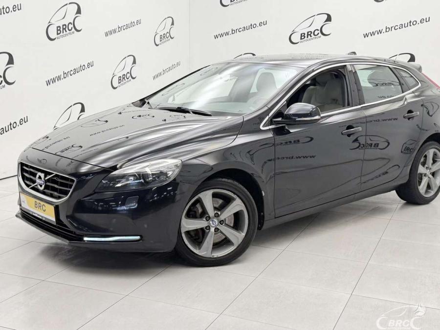 Black Volvo V40 2012 in Vilnius, with an engine capacity of 1.98 L and mileage of 187 thousand km for 9900 €, photo 1 on AUTOMOTO.COM.LV