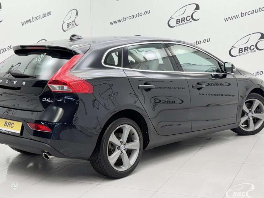 Black Volvo V40 2012 in Vilnius, with an engine capacity of 1.98 L and mileage of 187 thousand km for 9900 €, photo 4 on AUTOMOTO.COM.LV