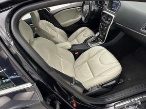 Black Volvo V40 2012 in Vilnius, with an engine capacity of 1.98 L and mileage of 187 thousand km for 9900 €, photo 7 on AUTOMOTO.COM.LV