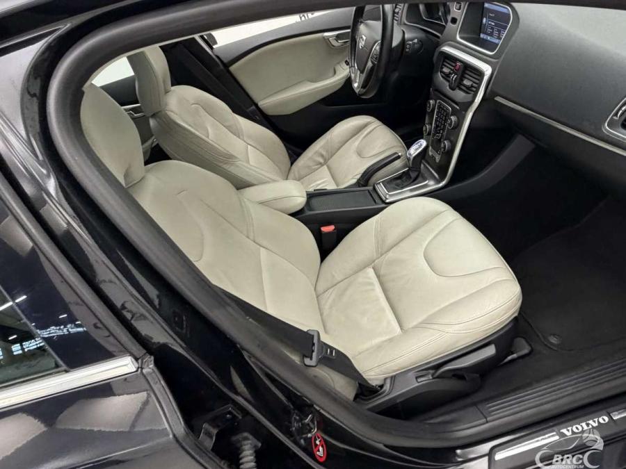 Black Volvo V40 2012 in Vilnius, with an engine capacity of 1.98 L and mileage of 187 thousand km for 9900 €, photo 7 on AUTOMOTO.COM.LV