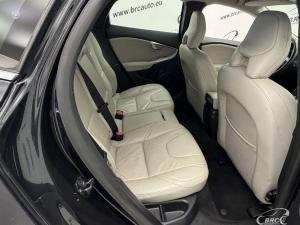 Black Volvo V40 2012 in Vilnius, with an engine capacity of 1.98 L and mileage of 187 thousand km for 9900 €, photo 12 on AUTOMOTO.COM.LV