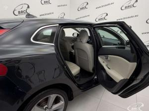 Black Volvo V40 2012 in Vilnius, with an engine capacity of 1.98 L and mileage of 187 thousand km for 9900 €, photo 14 on AUTOMOTO.COM.LV