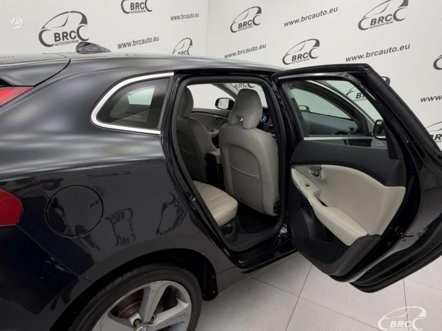 Black Volvo V40 2012 in Vilnius, with an engine capacity of 1.98 L and mileage of 187 thousand km for 9900 €, photo 14 on AUTOMOTO.COM.LV