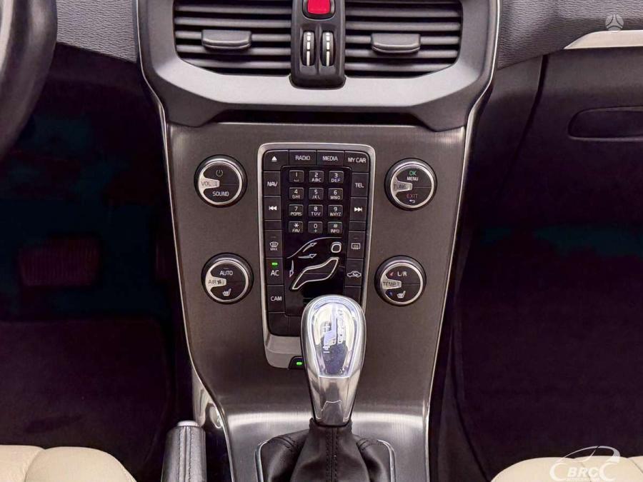Black Volvo V40 2012 in Vilnius, with an engine capacity of 1.98 L and mileage of 187 thousand km for 9900 €, photo 18 on AUTOMOTO.COM.LV