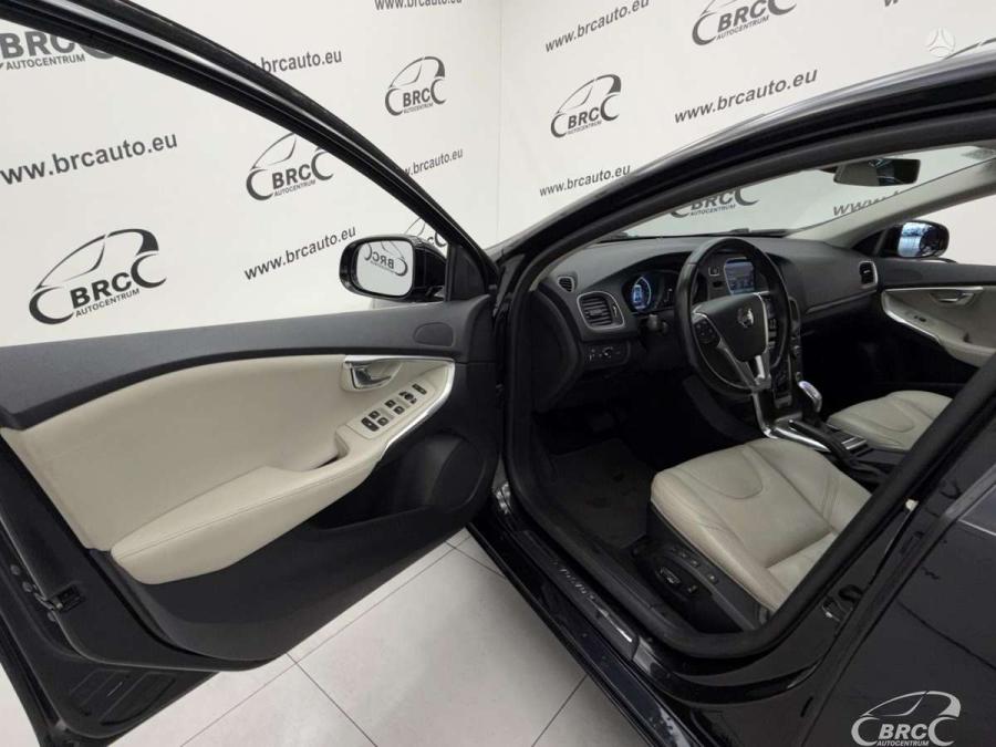 Black Volvo V40 2012 in Vilnius, with an engine capacity of 1.98 L and mileage of 187 thousand km for 9900 €, photo 20 on AUTOMOTO.COM.LV