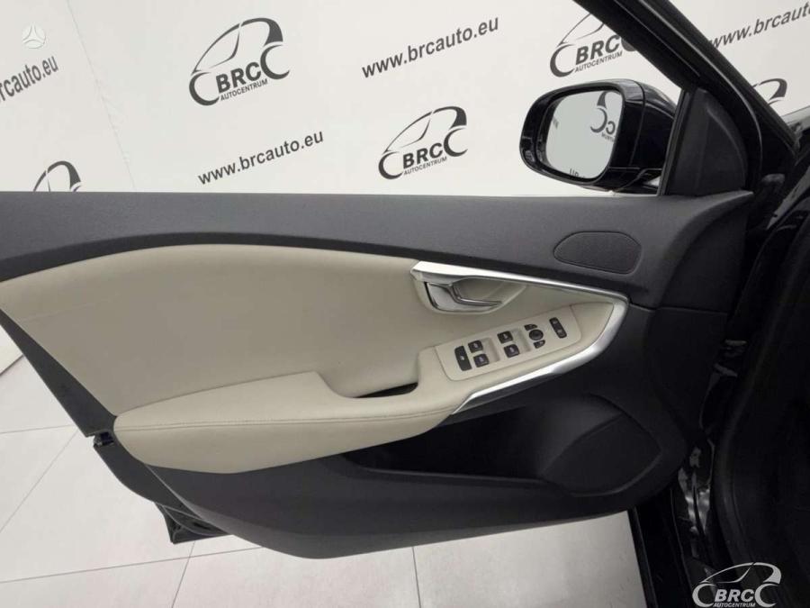 Black Volvo V40 2012 in Vilnius, with an engine capacity of 1.98 L and mileage of 187 thousand km for 9900 €, photo 21 on AUTOMOTO.COM.LV