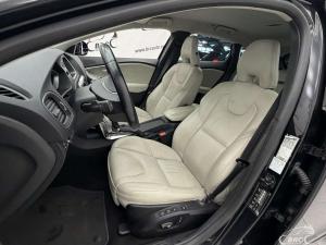 Black Volvo V40 2012 in Vilnius, with an engine capacity of 1.98 L and mileage of 187 thousand km for 9900 €, photo 24 on AUTOMOTO.COM.LV