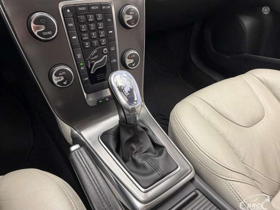 Black Volvo V40 2012 in Vilnius, with an engine capacity of 1.98 L and mileage of 187 thousand km for 9900 €, photo 26 on AUTOMOTO.COM.LV