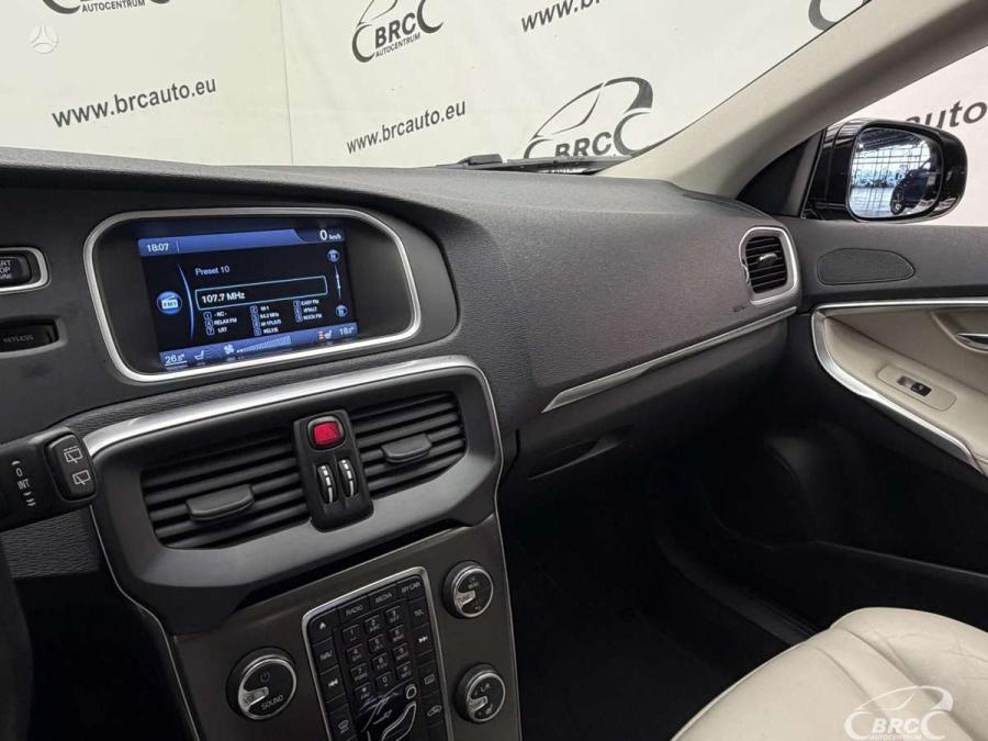Black Volvo V40 2012 in Vilnius, with an engine capacity of 1.98 L and mileage of 187 thousand km for 9900 €, photo 27 on AUTOMOTO.COM.LV