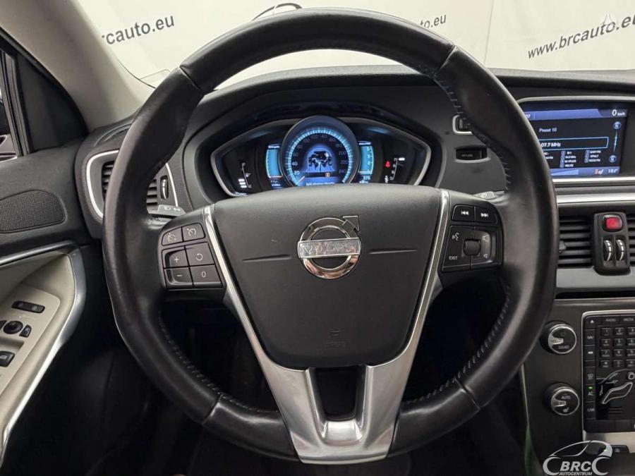 Black Volvo V40 2012 in Vilnius, with an engine capacity of 1.98 L and mileage of 187 thousand km for 9900 €, photo 28 on AUTOMOTO.COM.LV