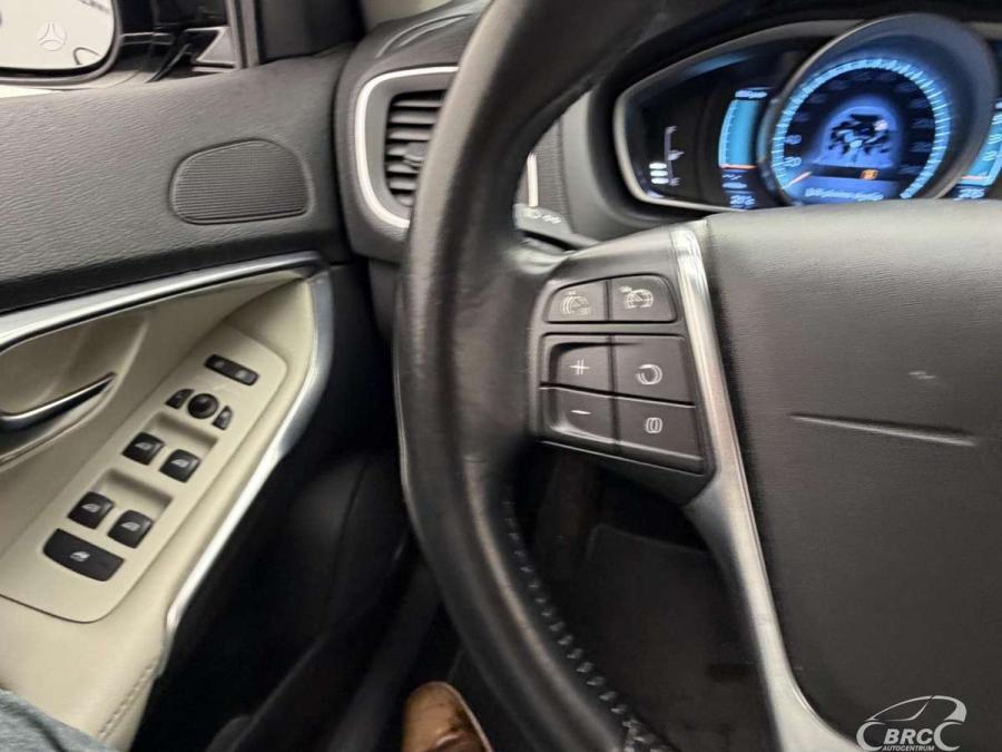 Black Volvo V40 2012 in Vilnius, with an engine capacity of 1.98 L and mileage of 187 thousand km for 9900 €, photo 30 on AUTOMOTO.COM.LV