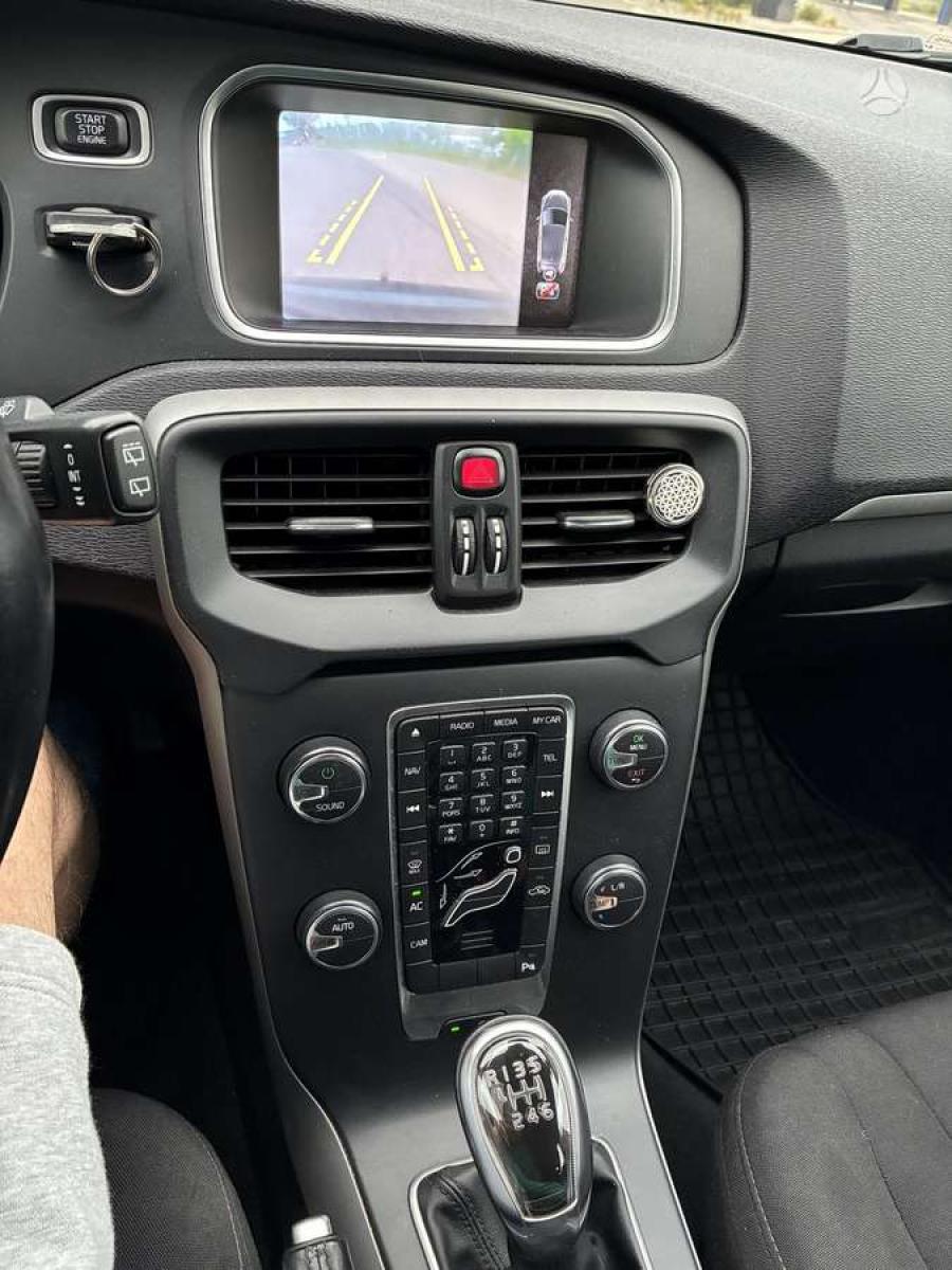 Black Volvo V40 2012 in Vilnius, with an engine capacity of 1.56 L and mileage of 260 thousand km for 5350 €, photo 3 on AUTOMOTO.COM.LV