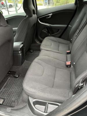 Black Volvo V40 2012 in Vilnius, with an engine capacity of 1.56 L and mileage of 260 thousand km for 5350 €, photo 5 on AUTOMOTO.COM.LV