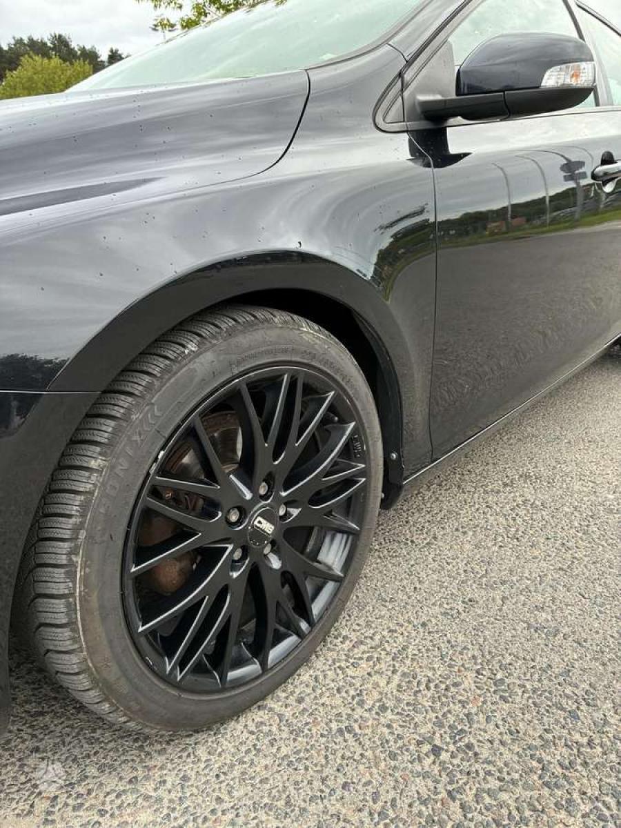 Black Volvo V40 2012 in Vilnius, with an engine capacity of 1.56 L and mileage of 260 thousand km for 5350 €, photo 7 on AUTOMOTO.COM.LV