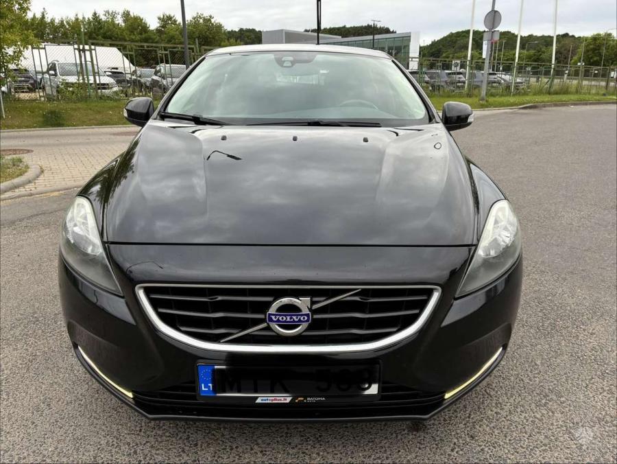 Black Volvo V40 2012 in Vilnius, with an engine capacity of 1.56 L and mileage of 260 thousand km for 5350 €, photo 8 on AUTOMOTO.COM.LV