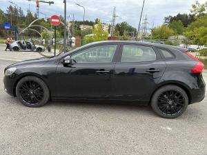 Black Volvo V40 2012 in Vilnius, with an engine capacity of 1.56 L and mileage of 260 thousand km for 5350 €, photo 9 on AUTOMOTO.COM.LV